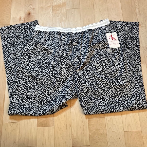 Calvin Klein | Pants | Nwt Calvin Klein Mini Giraffe Print Sleepwear ...